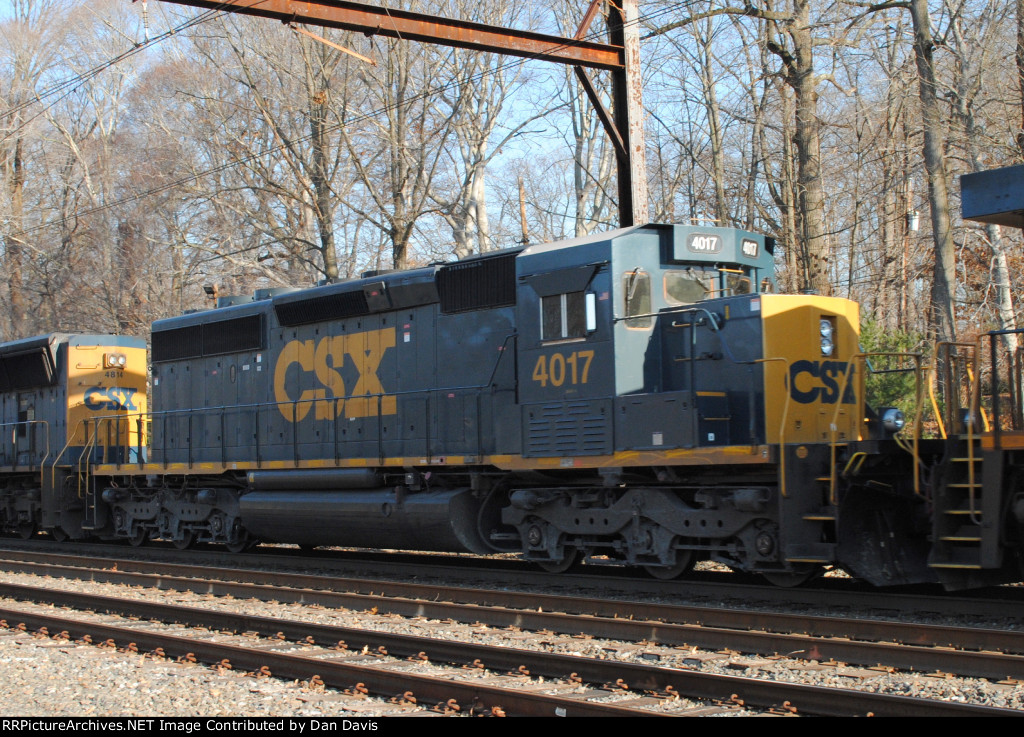 CSX SD40-3 4017 trails on Q702-06